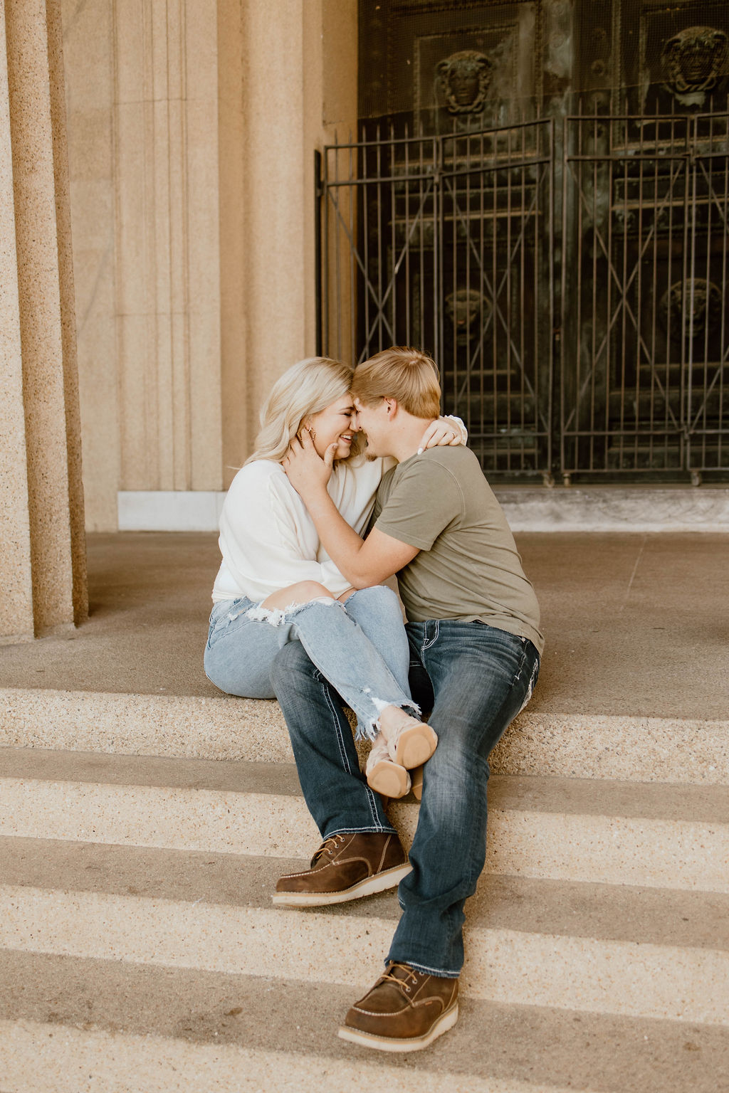 Taylor & Justin at Centennial Park - scarlettjagerphotography.com